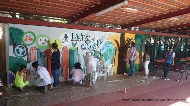 Ways to Teach Kids to Pay it Forward